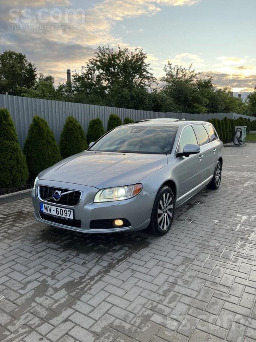 Pelēks Volvo V70 2013 Ludza, ar dzinēja tilpumu 2.00 L un nobraukumu 271 tūkst. km par 6150 €, foto 1 vietnē AUTOMOTO.COM.LV