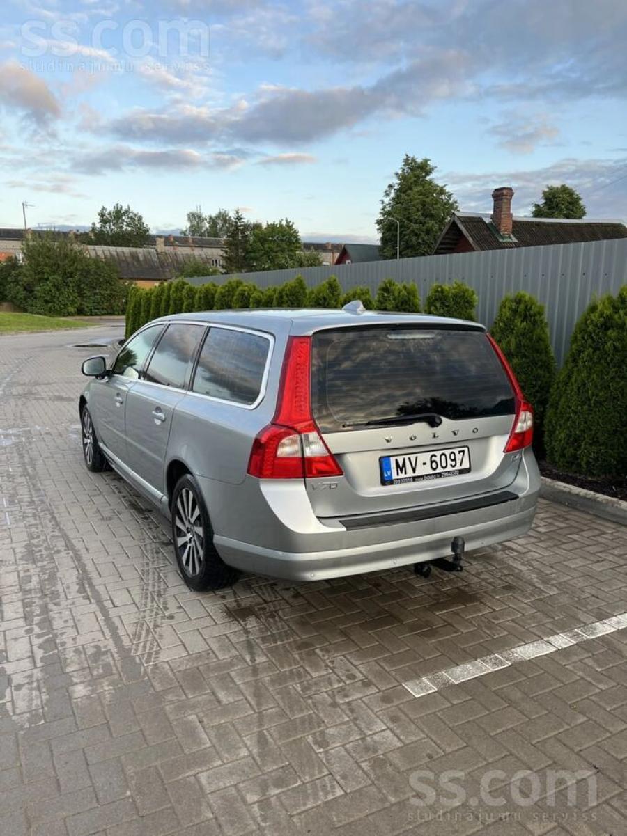 Pelēks Volvo V70 2013 Ludza, ar dzinēja tilpumu 2.00 L un nobraukumu 271 tūkst. km par 6150 €, foto 5 vietnē AUTOMOTO.COM.LV