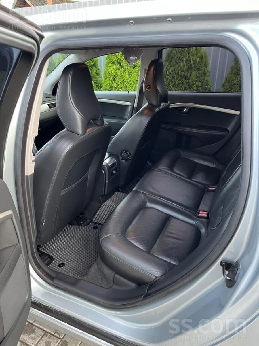 Pelēks Volvo V70 2013 Ludza, ar dzinēja tilpumu 2.00 L un nobraukumu 271 tūkst. km par 6150 €, foto 12 vietnē AUTOMOTO.COM.LV