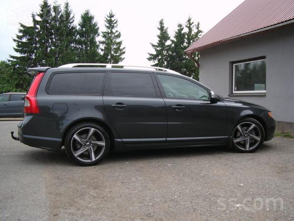 Grey Volvo V70 2013 in Riga, with an engine capacity of 2.00 L and mileage of 0 thousand km for 8450 €, photo 3 on AUTOMOTO.COM.LV
