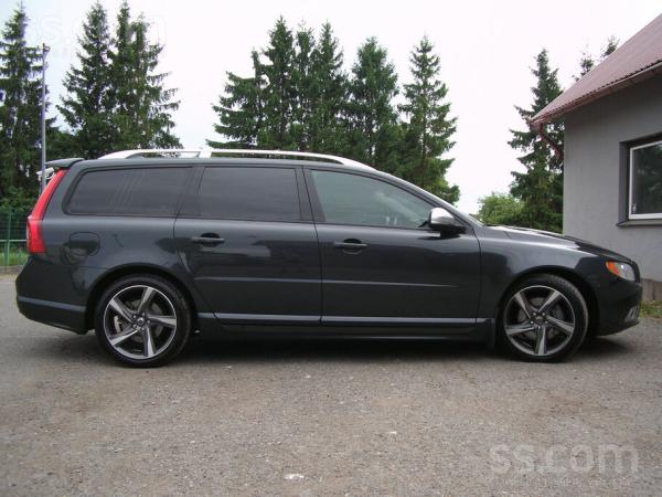 Grey Volvo V70 2013 in Riga, with an engine capacity of 2.00 L and mileage of 0 thousand km for 8450 €, photo 7 on AUTOMOTO.COM.LV