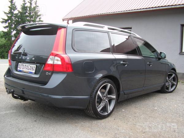 Grey Volvo V70 2013 in Riga, with an engine capacity of 2.00 L and mileage of 0 thousand km for 8450 €, photo 10 on AUTOMOTO.COM.LV