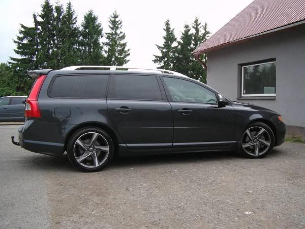Pelēks Volvo V70 2013 Sigulda, ar dzinēja tilpumu 2.00 L un nobraukumu 227 tūkst. km par 8450 €, foto 3 vietnē AUTOMOTO.COM.LV