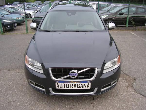 Pelēks Volvo V70 2013 Sigulda, ar dzinēja tilpumu 2.00 L un nobraukumu 227 tūkst. km par 8450 €, foto 5 vietnē AUTOMOTO.COM.LV