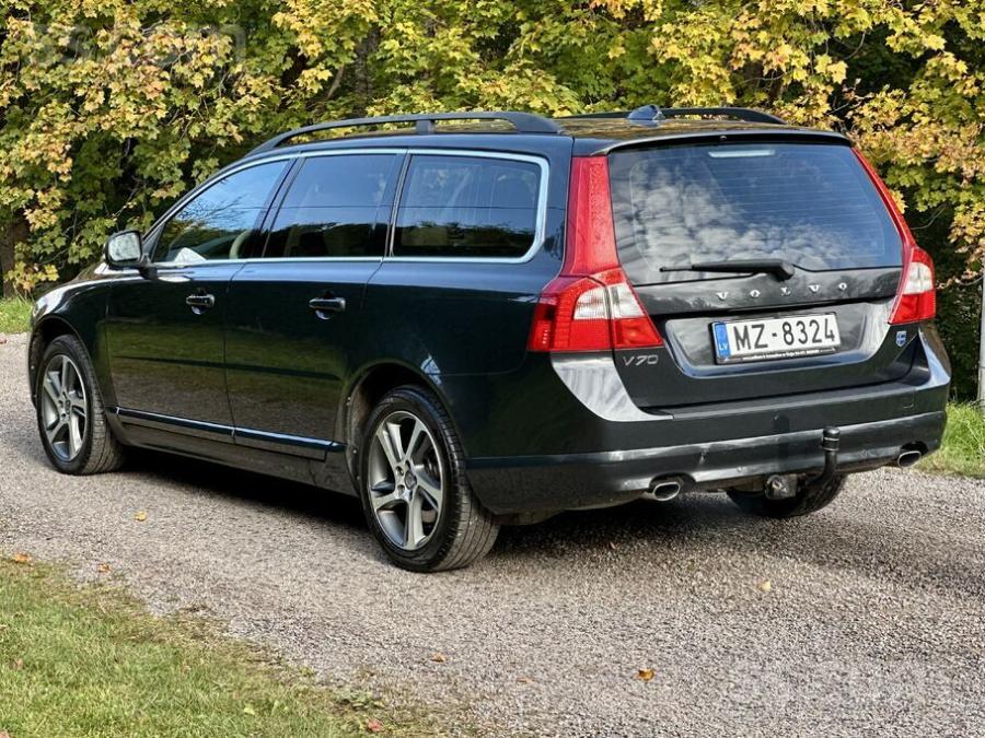 Grey Volvo V70 2013 in Talsi, with an engine capacity of 2.40 L and mileage of 316 thousand km for 7500 €, photo 3 on AUTOMOTO.COM.LV