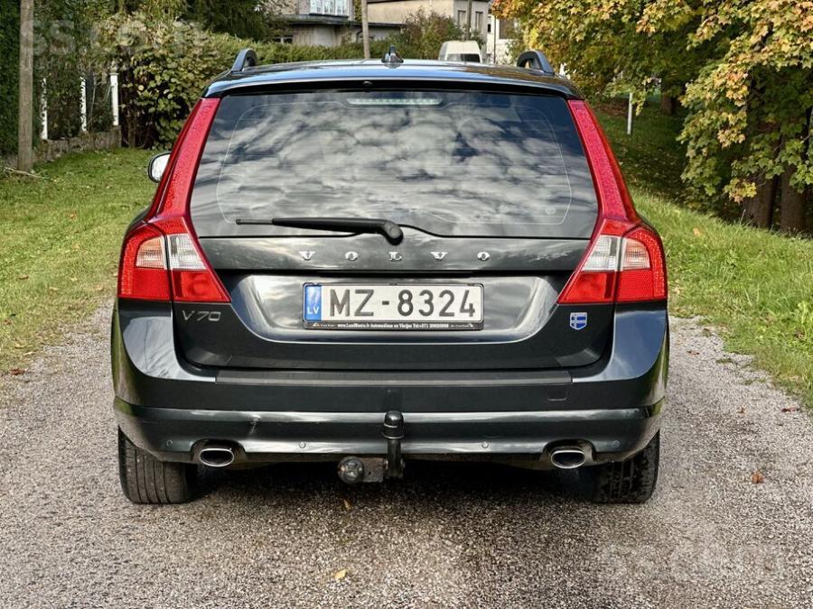 Grey Volvo V70 2013 in Talsi, with an engine capacity of 2.40 L and mileage of 316 thousand km for 7500 €, photo 4 on AUTOMOTO.COM.LV