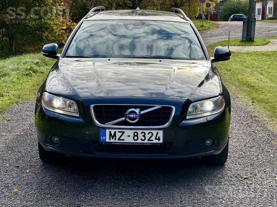 Grey Volvo V70 2013 in Talsi, with an engine capacity of 2.40 L and mileage of 316 thousand km for 7500 €, photo 7 on AUTOMOTO.COM.LV