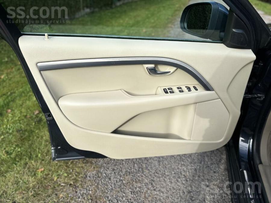 Grey Volvo V70 2013 in Talsi, with an engine capacity of 2.40 L and mileage of 316 thousand km for 7500 €, photo 9 on AUTOMOTO.COM.LV