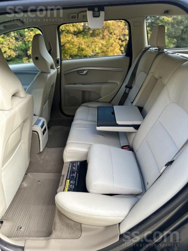 Pelēks Volvo V70 2013 Talsi, ar dzinēja tilpumu 2.40 L un nobraukumu 316 tūkst. km par 7500 €, foto 10 vietnē AUTOMOTO.COM.LV