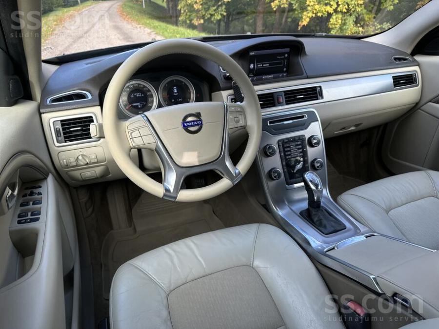 Grey Volvo V70 2013 in Talsi, with an engine capacity of 2.40 L and mileage of 316 thousand km for 7500 €, photo 13 on AUTOMOTO.COM.LV