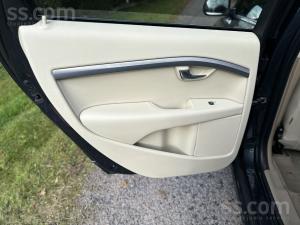 Grey Volvo V70 2013 in Talsi, with an engine capacity of 2.40 L and mileage of 316 thousand km for 7500 €, photo 14 on AUTOMOTO.COM.LV