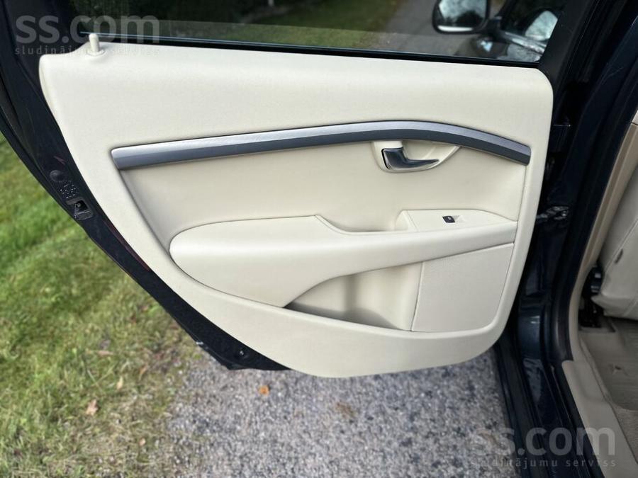 Grey Volvo V70 2013 in Talsi, with an engine capacity of 2.40 L and mileage of 316 thousand km for 7500 €, photo 14 on AUTOMOTO.COM.LV