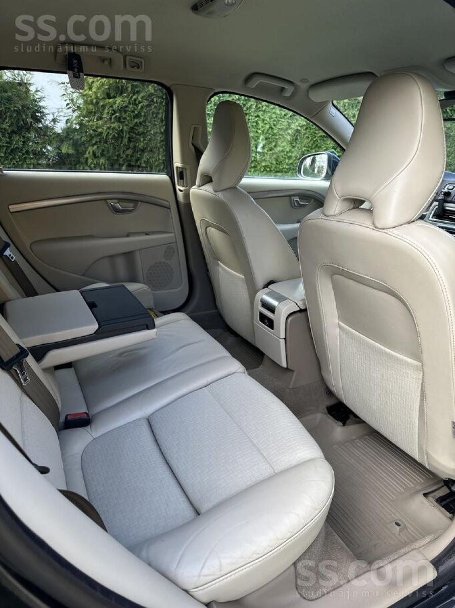 Grey Volvo V70 2013 in Talsi, with an engine capacity of 2.40 L and mileage of 316 thousand km for 7500 €, photo 17 on AUTOMOTO.COM.LV
