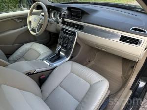 Grey Volvo V70 2013 in Talsi, with an engine capacity of 2.40 L and mileage of 316 thousand km for 7500 €, photo 19 on AUTOMOTO.COM.LV