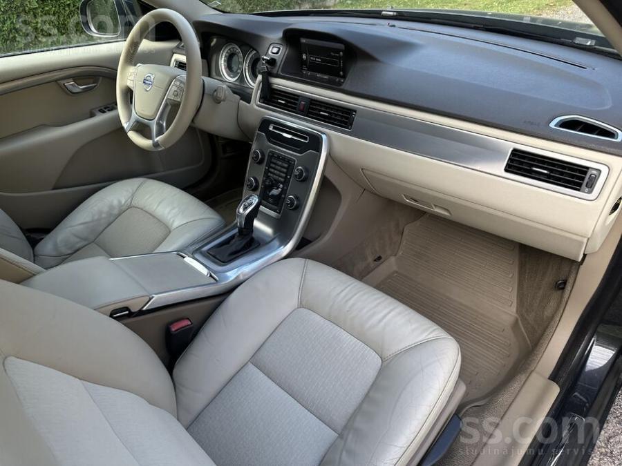 Grey Volvo V70 2013 in Talsi, with an engine capacity of 2.40 L and mileage of 316 thousand km for 7500 €, photo 19 on AUTOMOTO.COM.LV