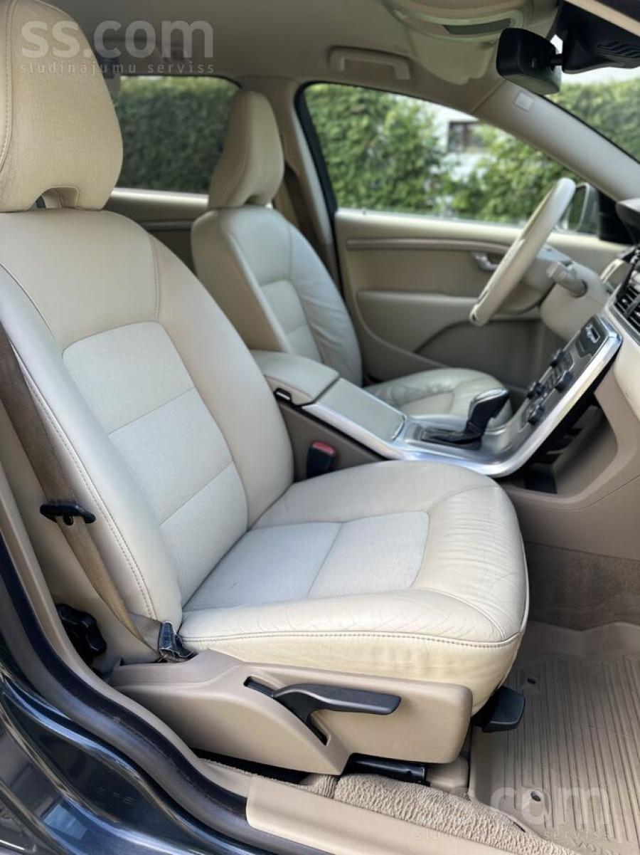 Grey Volvo V70 2013 in Talsi, with an engine capacity of 2.40 L and mileage of 316 thousand km for 7500 €, photo 20 on AUTOMOTO.COM.LV