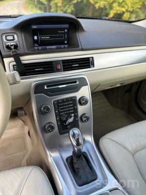 Grey Volvo V70 2013 in Talsi, with an engine capacity of 2.40 L and mileage of 316 thousand km for 7500 €, photo 25 on AUTOMOTO.COM.LV