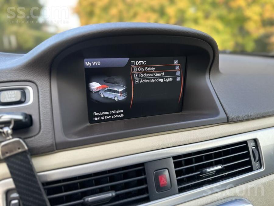 Grey Volvo V70 2013 in Talsi, with an engine capacity of 2.40 L and mileage of 316 thousand km for 7500 €, photo 26 on AUTOMOTO.COM.LV