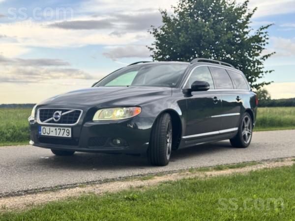 Pelēks Volvo V70 2013 Rīga, ar dzinēja tilpumu 2.00 L un nobraukumu 357 tūkst. km par 5850 €, foto 2 vietnē AUTOMOTO.COM.LV