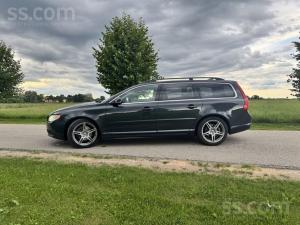 Grey Volvo V70 2013 in Riga, with an engine capacity of 2.00 L and mileage of 357 thousand km for 5850 €, photo 4 on AUTOMOTO.COM.LV