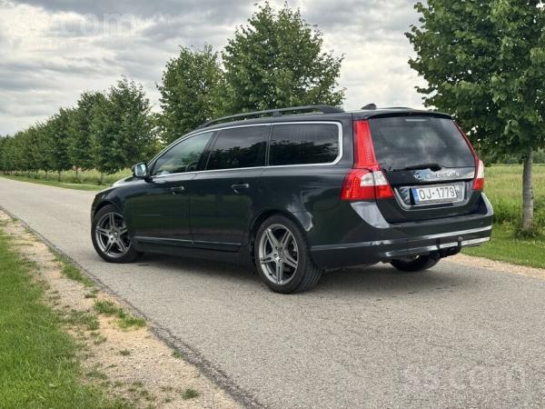 Pelēks Volvo V70 2013 Rīga, ar dzinēja tilpumu 2.00 L un nobraukumu 357 tūkst. km par 5850 €, foto 4 vietnē AUTOMOTO.COM.LV