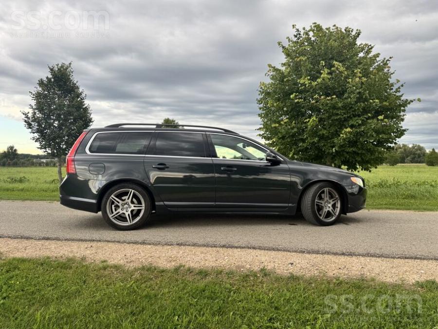 Grey Volvo V70 2013 in Riga, with an engine capacity of 2.00 L and mileage of 357 thousand km for 5850 €, photo 7 on AUTOMOTO.COM.LV
