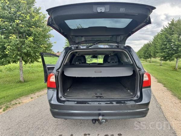 Pelēks Volvo V70 2013 Rīga, ar dzinēja tilpumu 2.00 L un nobraukumu 357 tūkst. km par 5850 €, foto 10 vietnē AUTOMOTO.COM.LV