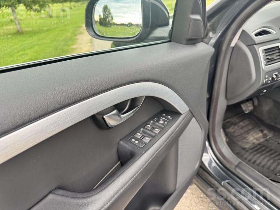 Grey Volvo V70 2013 in Riga, with an engine capacity of 2.00 L and mileage of 357 thousand km for 5850 €, photo 13 on AUTOMOTO.COM.LV