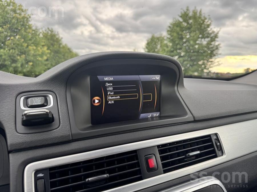 Grey Volvo V70 2013 in Riga, with an engine capacity of 2.00 L and mileage of 357 thousand km for 5850 €, photo 18 on AUTOMOTO.COM.LV
