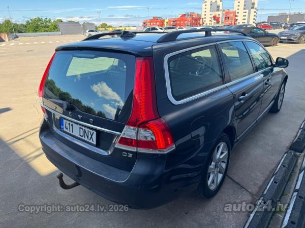 Pelēks Volvo V70 2013 Tallina, ar dzinēja tilpumu 2.00 L un nobraukumu 382 tūkst. km par 3995 €, foto 4 vietnē AUTOMOTO.COM.LV