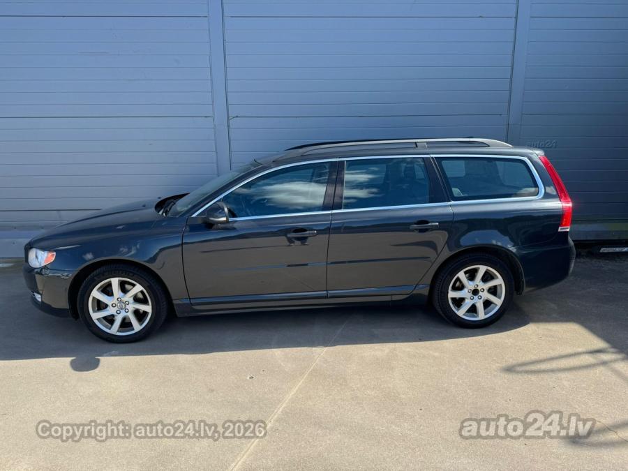 Pelēks Volvo V70 2013 Tallina, ar dzinēja tilpumu 2.00 L un nobraukumu 382 tūkst. km par 3995 €, foto 9 vietnē AUTOMOTO.COM.LV