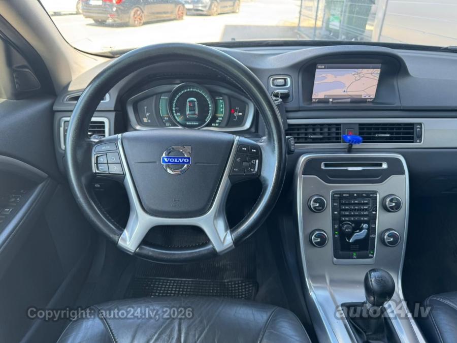 Pelēks Volvo V70 2013 Tallina, ar dzinēja tilpumu 2.00 L un nobraukumu 382 tūkst. km par 3995 €, foto 11 vietnē AUTOMOTO.COM.LV