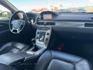 Pelēks Volvo V70 2013 Tallina, ar dzinēja tilpumu 2.00 L un nobraukumu 382 tūkst. km par 3995 €, foto 13 vietnē AUTOMOTO.COM.LV