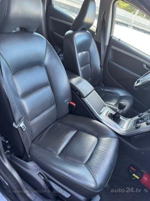 Pelēks Volvo V70 2013 Tallina, ar dzinēja tilpumu 2.00 L un nobraukumu 382 tūkst. km par 3995 €, foto 15 vietnē AUTOMOTO.COM.LV