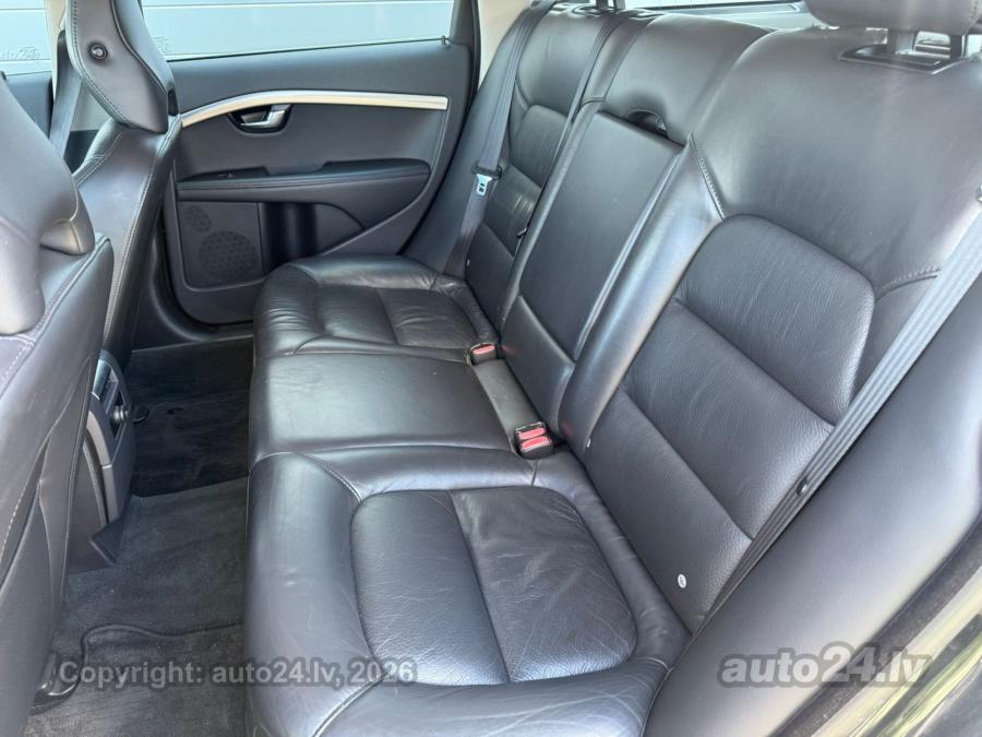 Pelēks Volvo V70 2013 Tallina, ar dzinēja tilpumu 2.00 L un nobraukumu 382 tūkst. km par 3995 €, foto 16 vietnē AUTOMOTO.COM.LV