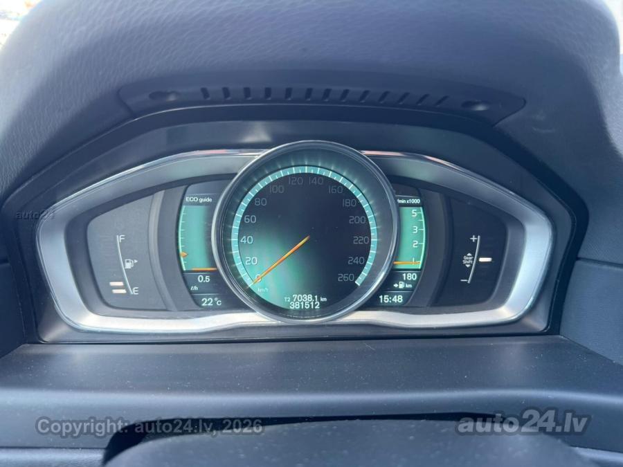 Pelēks Volvo V70 2013 Tallina, ar dzinēja tilpumu 2.00 L un nobraukumu 382 tūkst. km par 3995 €, foto 18 vietnē AUTOMOTO.COM.LV