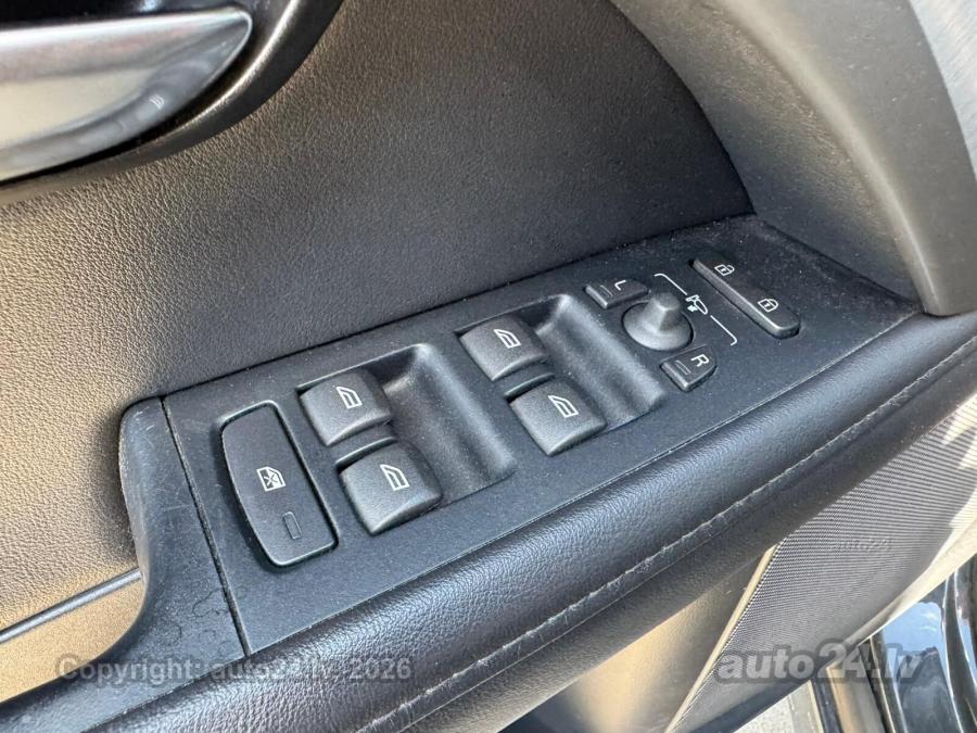 Pelēks Volvo V70 2013 Tallina, ar dzinēja tilpumu 2.00 L un nobraukumu 382 tūkst. km par 3995 €, foto 26 vietnē AUTOMOTO.COM.LV