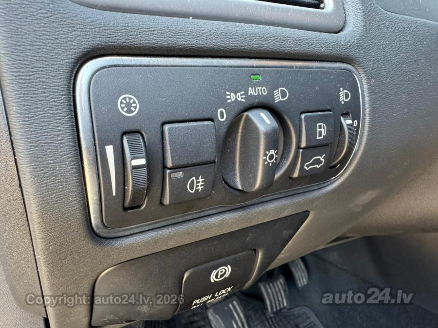 Pelēks Volvo V70 2013 Tallina, ar dzinēja tilpumu 2.00 L un nobraukumu 382 tūkst. km par 3995 €, foto 27 vietnē AUTOMOTO.COM.LV