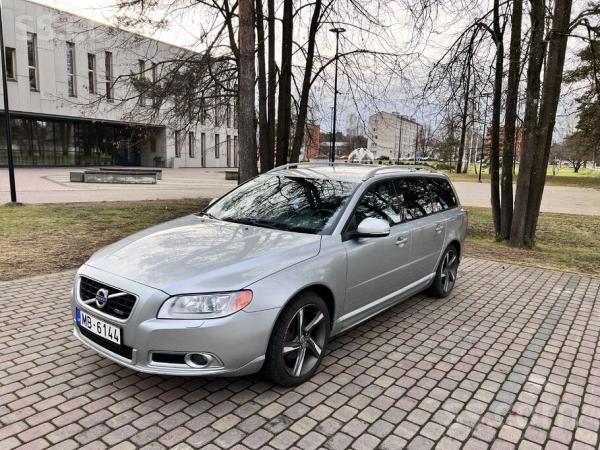 Pelēks Volvo V70 2013 Rīga, ar dzinēja tilpumu 2.00 L un nobraukumu 286 tūkst. km par 5999 €, foto 1 vietnē AUTOMOTO.COM.LV