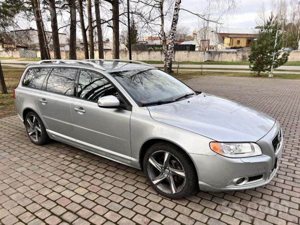 Pelēks Volvo V70 2013 Rīga, ar dzinēja tilpumu 2.00 L un nobraukumu 286 tūkst. km par 5999 €, foto 5 vietnē AUTOMOTO.COM.LV