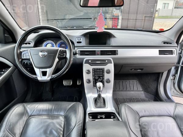 Pelēks Volvo V70 2013 Rīga, ar dzinēja tilpumu 2.00 L un nobraukumu 286 tūkst. km par 5999 €, foto 6 vietnē AUTOMOTO.COM.LV