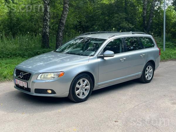 Pelēks Volvo V70 2013 Rīga, ar dzinēja tilpumu 2.00 L un nobraukumu 0 tūkst. km par 6299 €, foto 1 vietnē AUTOMOTO.COM.LV