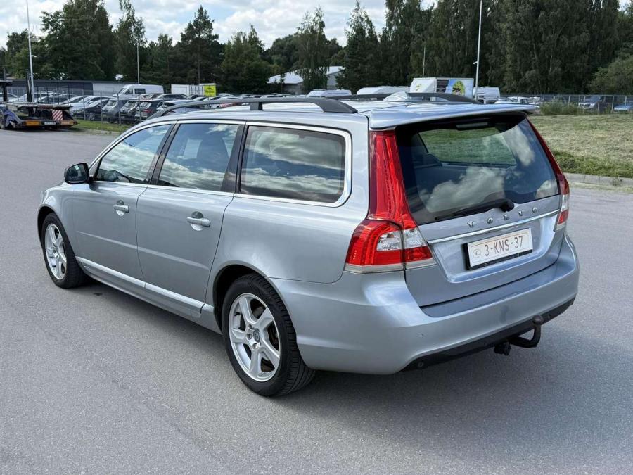 Pelēks Volvo V70 2013 Tauragė, ar dzinēja tilpumu 1.98 L un nobraukumu 287 tūkst. km par 5750 €, foto 4 vietnē AUTOMOTO.COM.LV