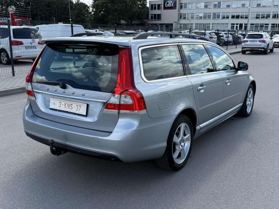 Pelēks Volvo V70 2013 Tauragė, ar dzinēja tilpumu 1.98 L un nobraukumu 287 tūkst. km par 5750 €, foto 5 vietnē AUTOMOTO.COM.LV