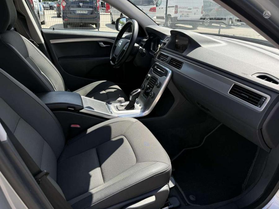 Pelēks Volvo V70 2013 Tauragė, ar dzinēja tilpumu 1.98 L un nobraukumu 287 tūkst. km par 5750 €, foto 12 vietnē AUTOMOTO.COM.LV