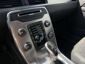 Pelēks Volvo V70 2013 Tauragė, ar dzinēja tilpumu 1.98 L un nobraukumu 287 tūkst. km par 5750 €, foto 16 vietnē AUTOMOTO.COM.LV