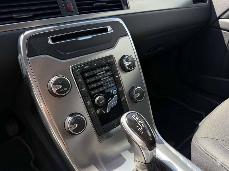 Pelēks Volvo V70 2013 Tauragė, ar dzinēja tilpumu 1.98 L un nobraukumu 287 tūkst. km par 5750 €, foto 16 vietnē AUTOMOTO.COM.LV