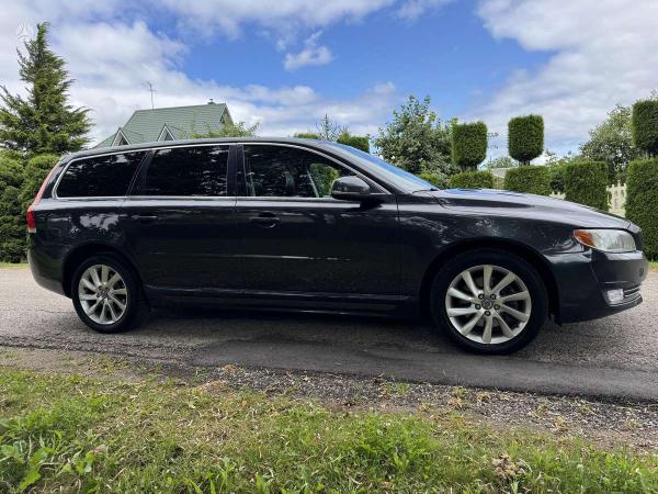 Grey Volvo V70 2013 in Alytus, with an engine capacity of 1.98 L and mileage of 271 thousand km for 6399 €, photo 1 on AUTOMOTO.COM.LV