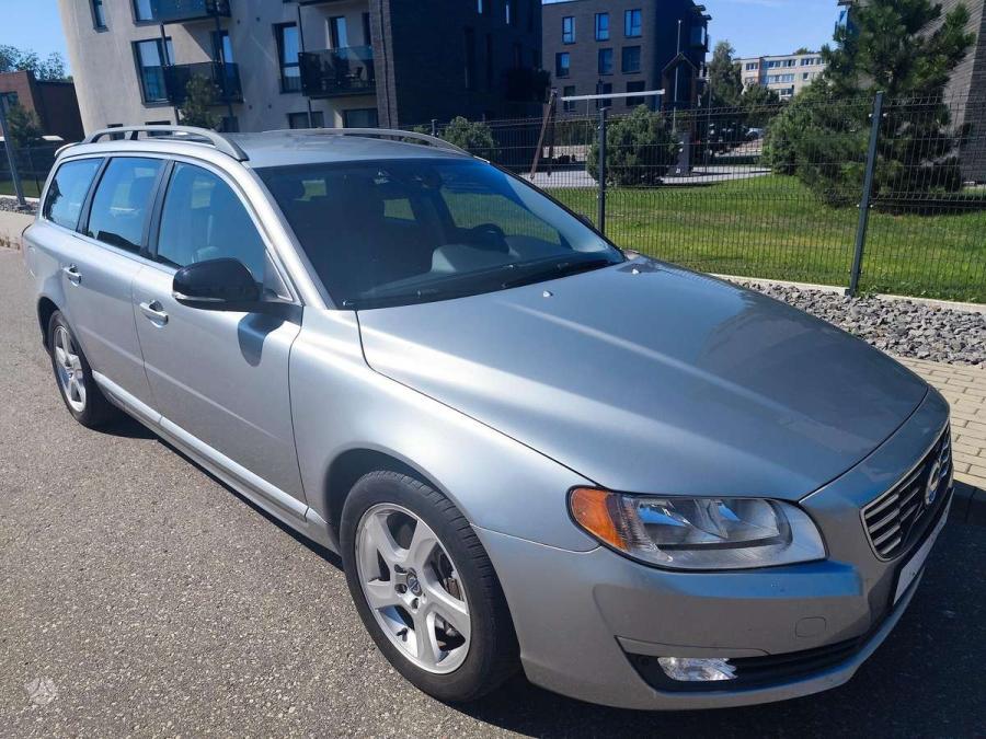 Grey Volvo V70 2013 in Kaunas, with an engine capacity of 1.98 L and mileage of 287 thousand km for 6250 €, photo 1 on AUTOMOTO.COM.LV