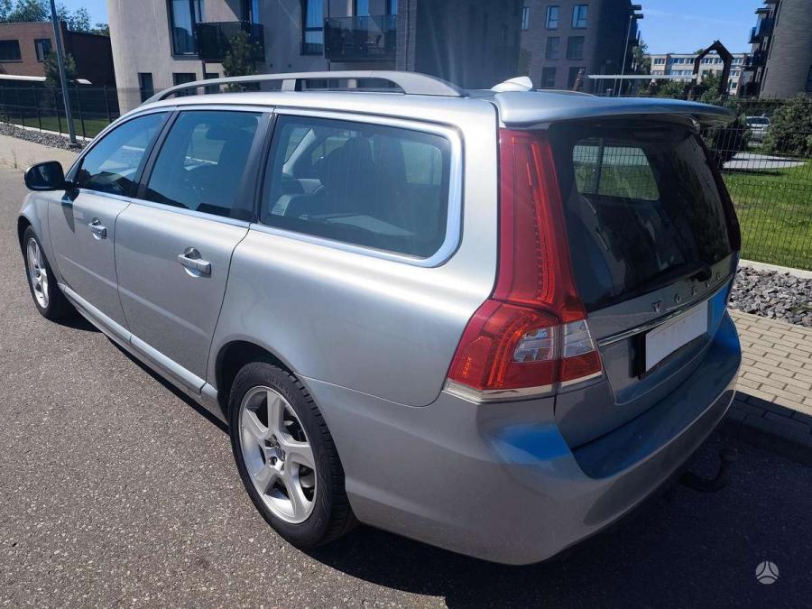 Grey Volvo V70 2013 in Kaunas, with an engine capacity of 1.98 L and mileage of 287 thousand km for 6250 €, photo 5 on AUTOMOTO.COM.LV